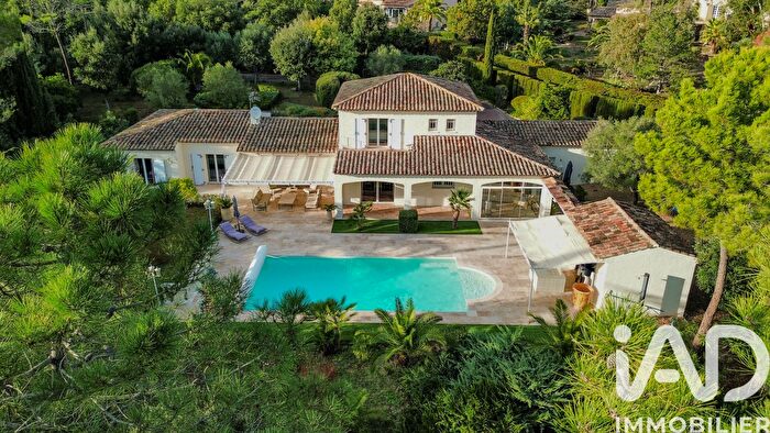 Maison à vendre - Roquebrune-sur-Argens, La Bouverie - 8 pièces - 4 chambres
