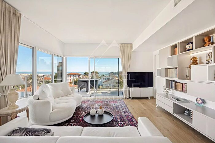 Appartement à vendre - Antibes, Juan-les-Pins, Le Cap - 3 pièces - 2 chambres