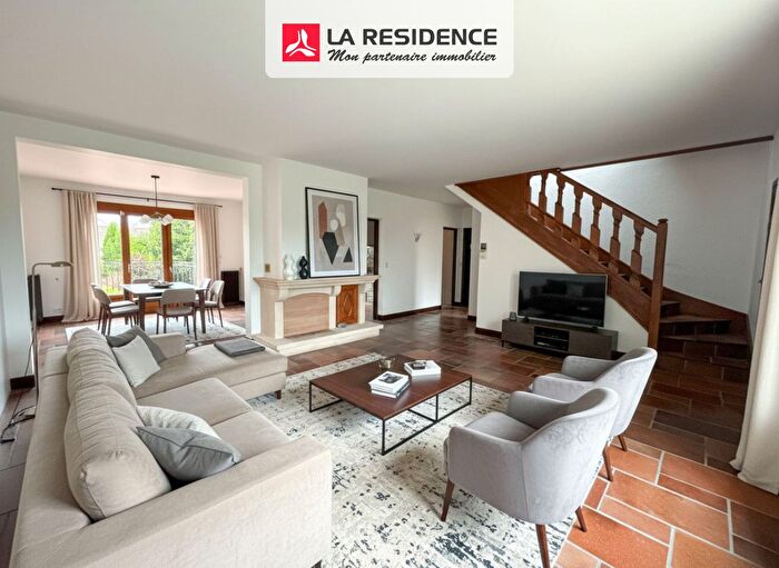 Maison à vendre - Le Mesnil-Saint-Denis - 6 pièces - 4 chambres