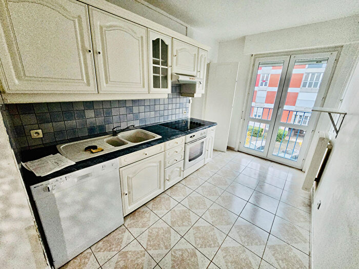 Appartement à vendre - Saint-André-les-Vergers - 3 pièces - 2 chambres