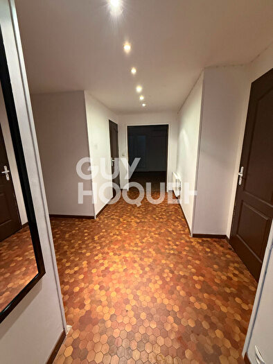 Maison à louer - Clermont - 7 pièces - 6 chambres