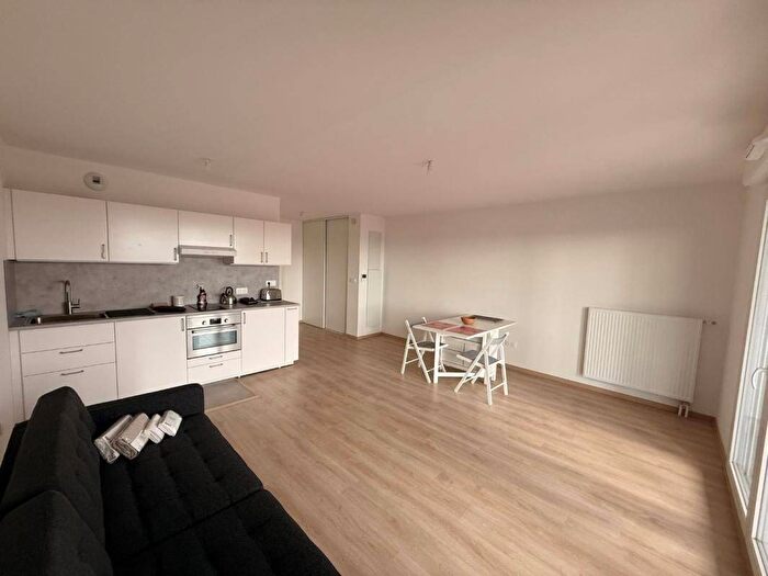 Appartement à louer - Cheminots-Acacias-Faubourg de Lille, Valenciennes - 1 pièce