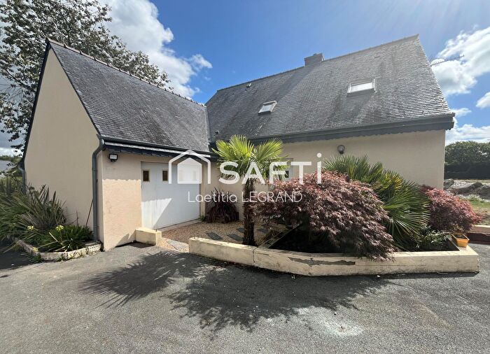 Maison 6 pièces à vendre à Bégard