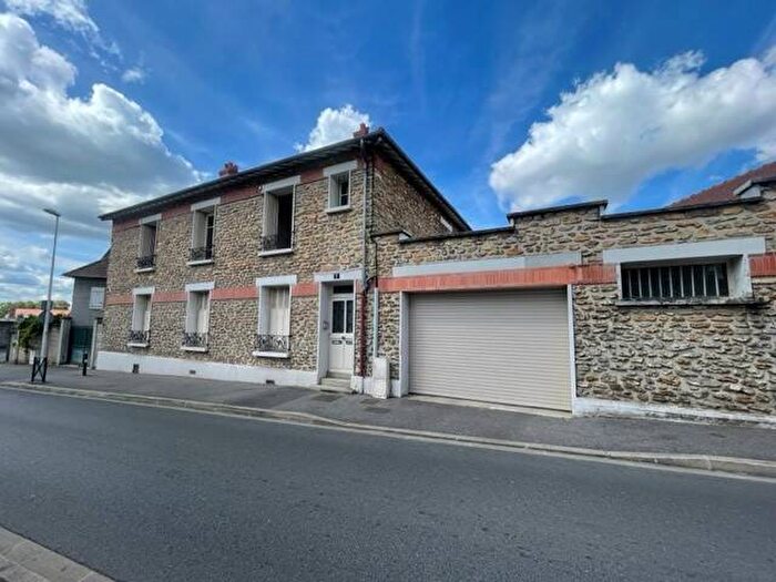 Appartement à louer - Melun - 5 pièces - 3 chambres