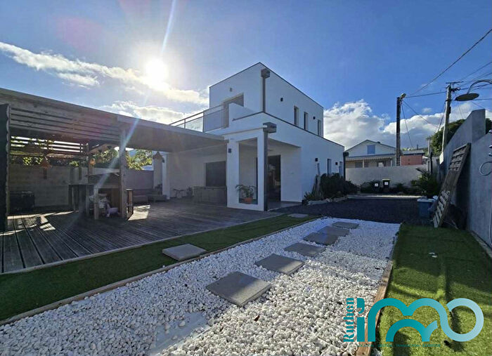 Maison à vendre - Saint-Joseph - 4 pièces - 3 chambres