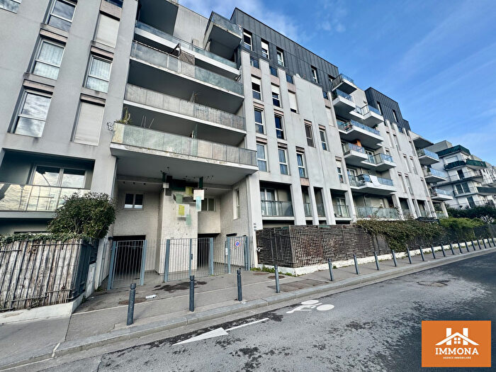 Appartement à louer - Saint-Denis, La Plaine Saint-Denis - 3 pièces - 2 chambres