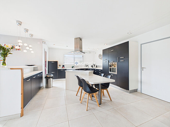 Maison à vendre - Penmarch - 8 pièces - 5 chambres