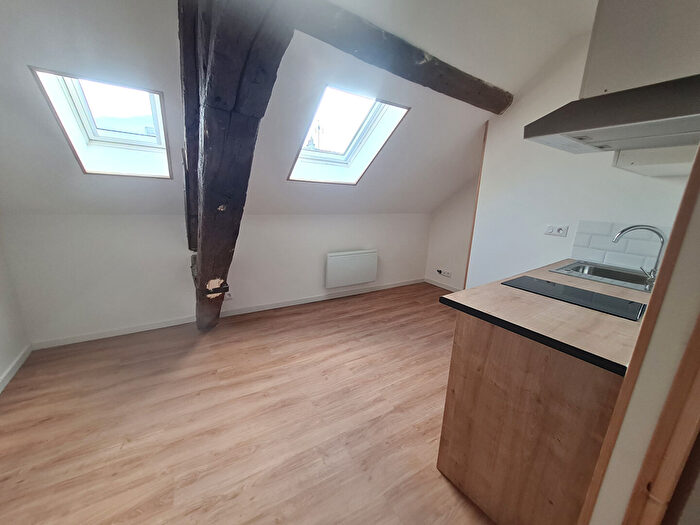 Appartement à louer - Montereau-Fault-Yonne, Ville basse - 1 pièce