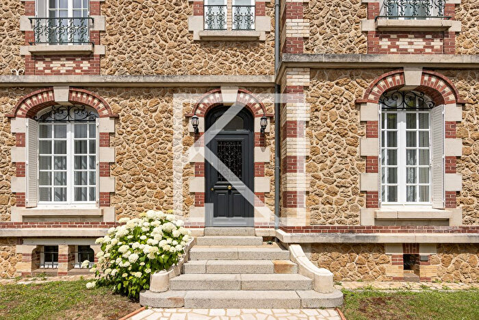Maison 10 pièces à Le Mans, à vendre