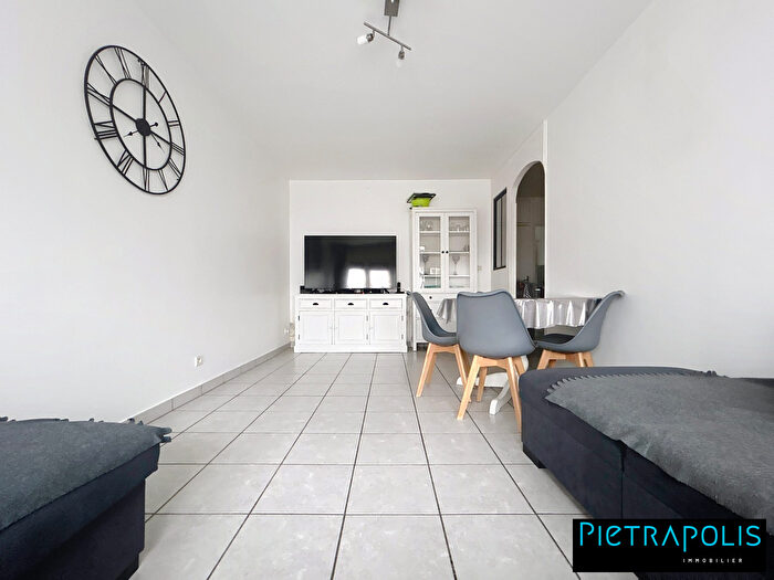 Appartement à vendre - Vénissieux - 4 pièces - 3 chambres