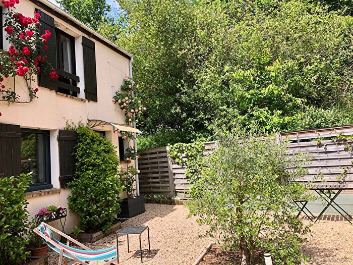 Maison 6 pièces à louer à Châteaufort
