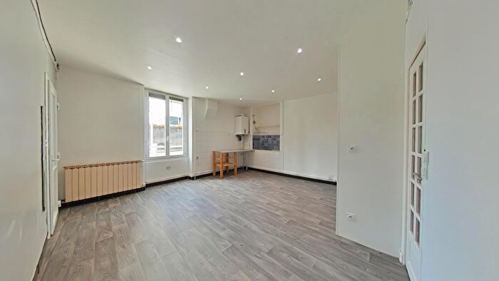 Appartement à louer - Rive-de-Gier, Mouillon, Jangelaude, Vernes - 4 pièces - 3 chambres