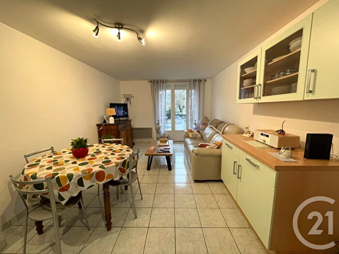 Appartement à louer - Guilherand-Granges - 3 pièces - 2 chambres