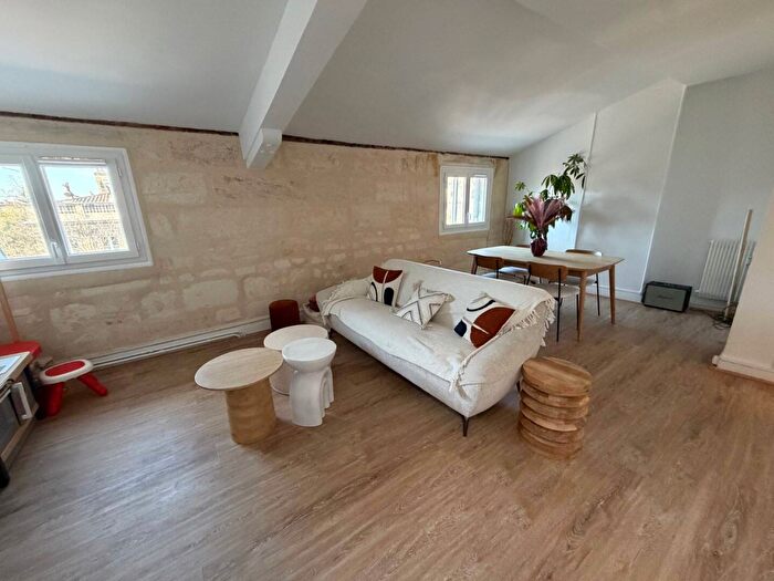 Appartement à louer - Bordeaux - 3 pièces - 2 chambres