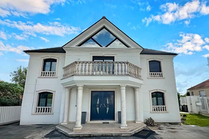 Maison 7 pièces à Pontault-Combault, Mairie, Rouxel, à vendre