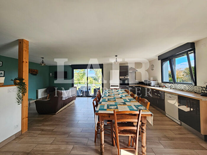 Saint-Pierre-des-Nids : Maison 8 pièces à vendre