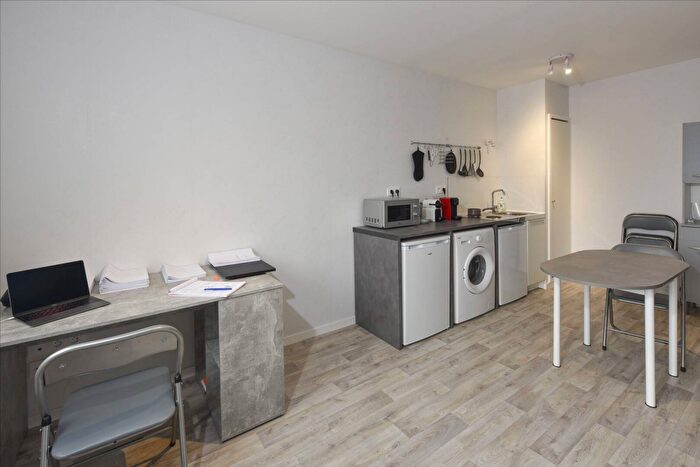 Appartement à louer - Tilleroyes, Besançon - 1 pièce - 1 chambre