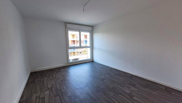Appartement à louer - Cité Bretonnie-Chatelet-Favieres-Conches, Montluçon - 3 pièces - 2 chambres