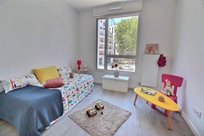 Plateau-Grèves-Europe-Gare du Stade-Fossés Jean, Colombes - Appartement 4 pièces à louer