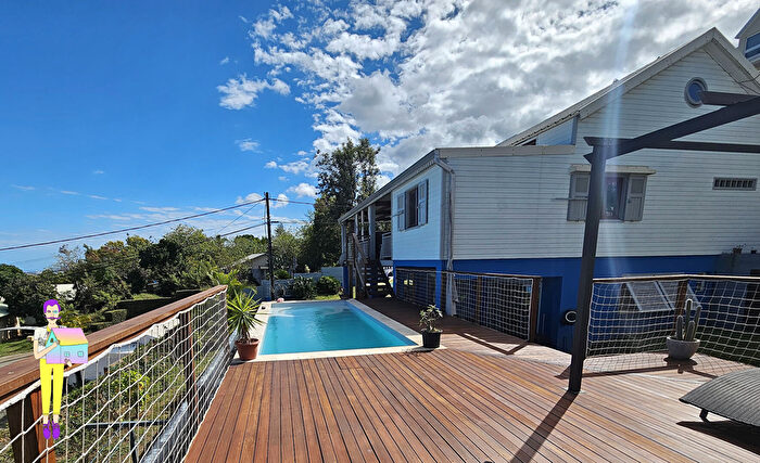 Les Avirons, Centre-ville, Bois de Nèfles, Le Ruisseau : Maison 6 pièces à vendre