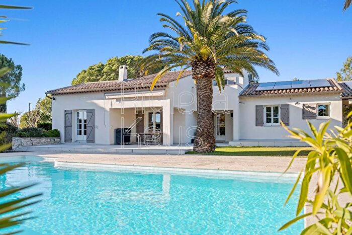 Maison à vendre - Roquebrune-sur-Argens, La Bouverie - 6 pièces - 4 chambres