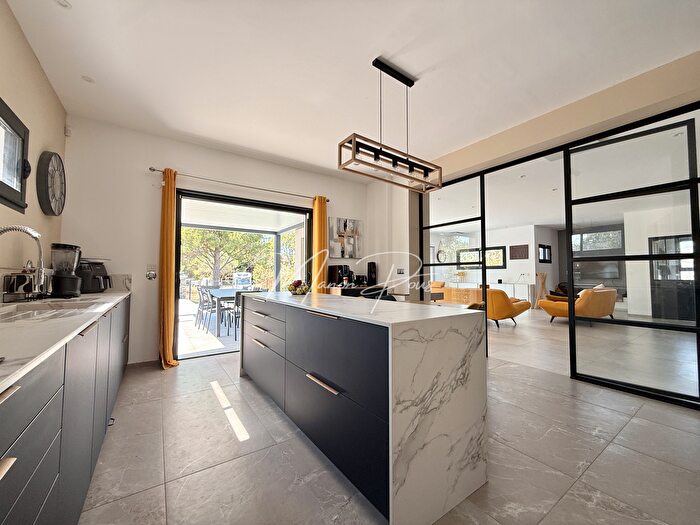 Maison 6 pièces à Saint-Estève, à vendre