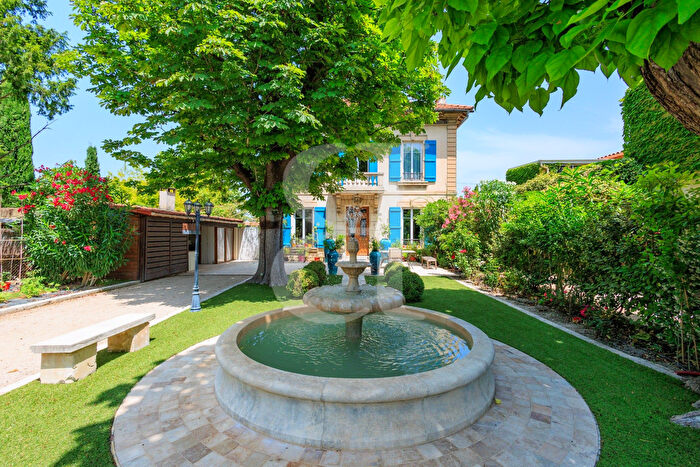 Maison à vendre - LIsle-sur-la-Sorgue, Route du Thor, Route de Gaumont - 17 pièces - 12 chambres