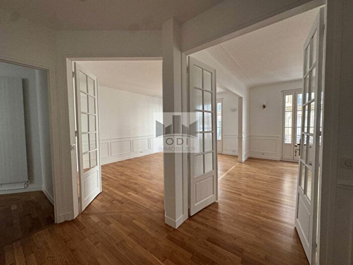 Appartement à louer - Paris ème arrondissement - 5 pièces - 2 chambres