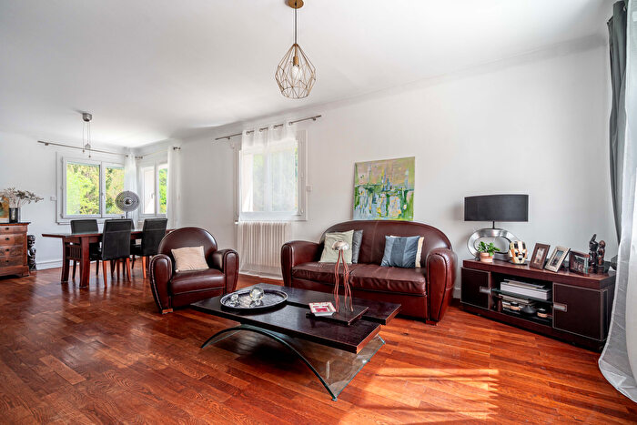 Maison à vendre - Bourgoin-Jallieu, Plambourgoin, Chemins - 6 pièces - 5 chambres