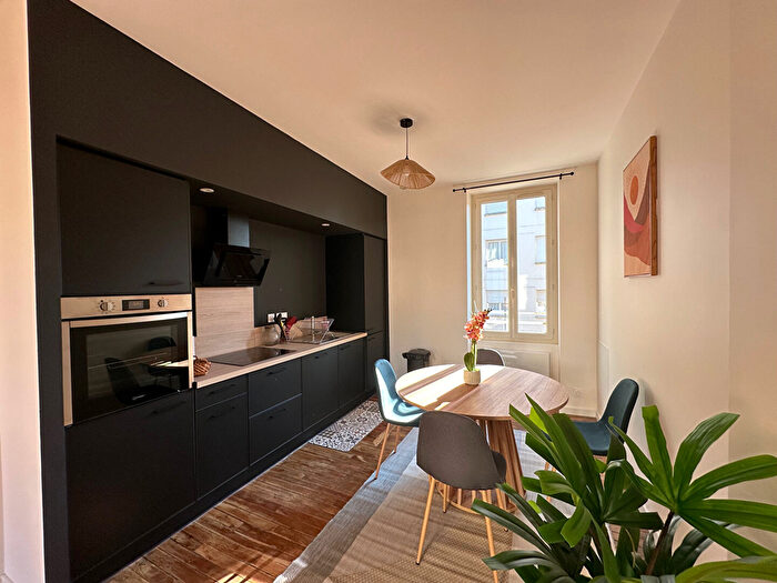 Appartement à louer - Brive-la-Gaillarde, Centre-ville, Pont Cardinal, Champanatier - 3 pièces - 2 chambres