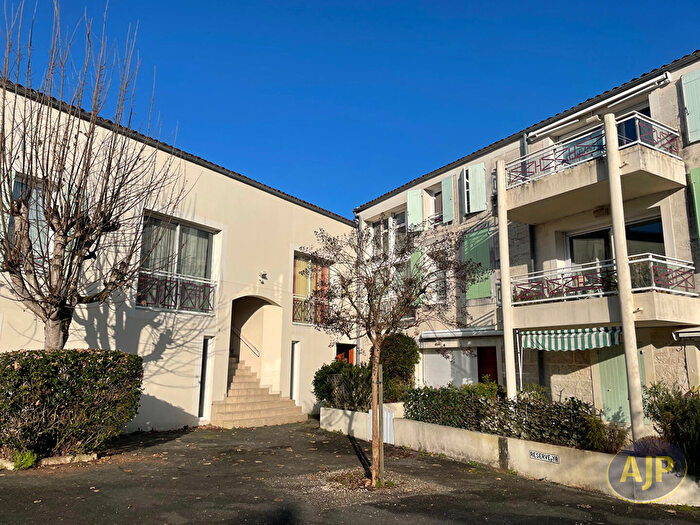 Appartement à vendre - Saintes, La Gare, Sébastien de Brouard, La Fenêtre - 4 pièces - 3 chambres