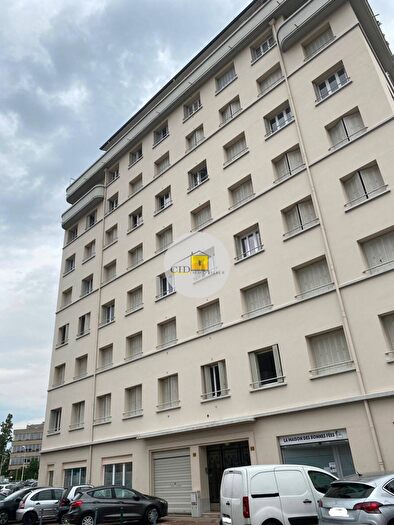 Appartement à louer - Le Bachut, Lyon ème arrondissement - 1 pièce