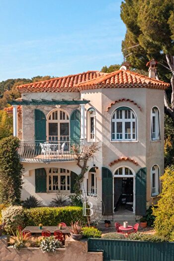 Maison à vendre - Cassis - 8 pièces - 5 chambres