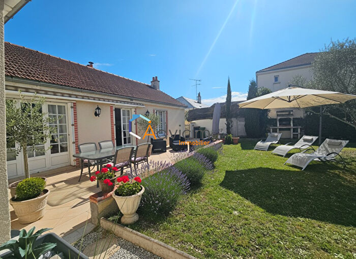 Maison à vendre - Saint-Jean-de-la-Ruelle - 5 pièces - 3 chambres