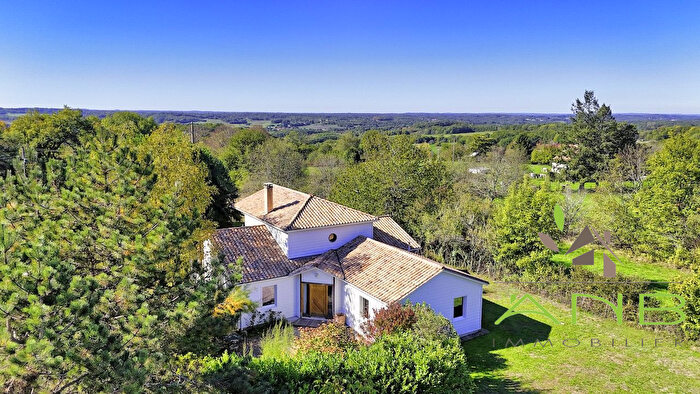 Maison à vendre - Nontron - 6 pièces - 3 chambres