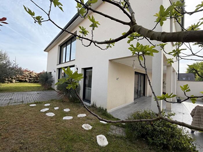 Maison 8 pièces à Les Mesneux, à vendre