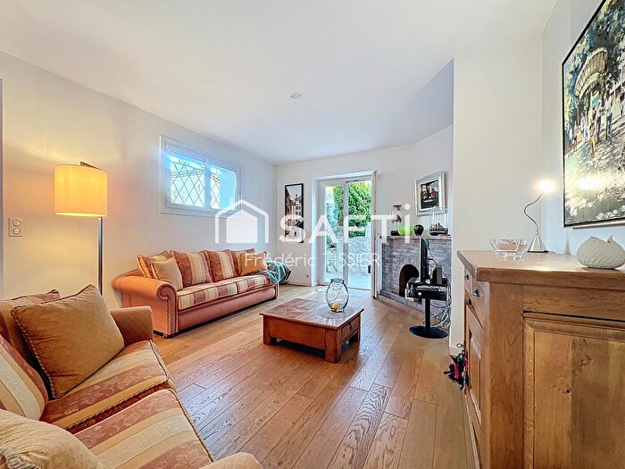 Appartement à vendre - Mougins, Centre-ville, Village, Tournamy, Le Val de Mougins - 3 pièces - 2 chambres