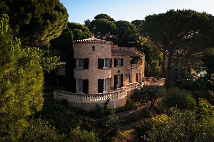 Maison à vendre - Les Angles - 8 pièces - 6 chambres