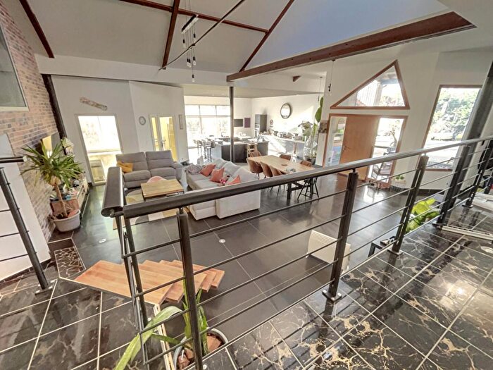 Maison à vendre - Chambost-Longessaigne - 9 pièces - 3 chambres