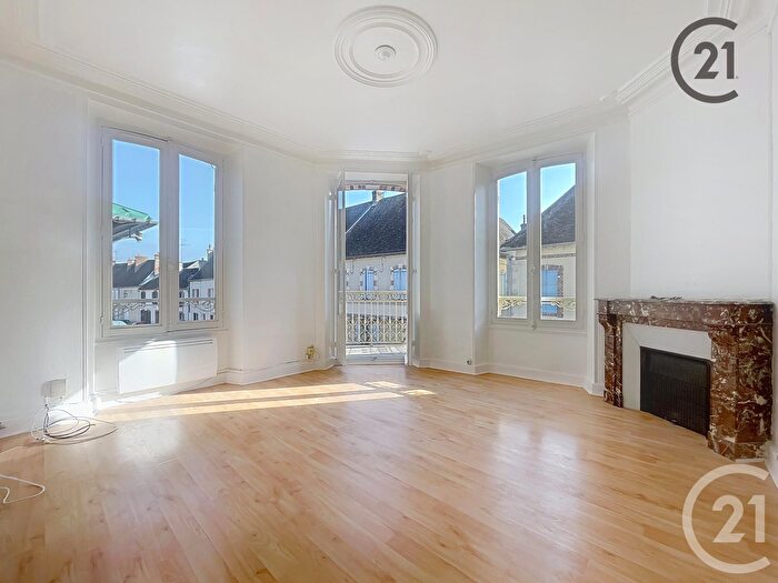 Appartement à louer - Villeneuve-sur-Yonne - 3 pièces - 1 chambre