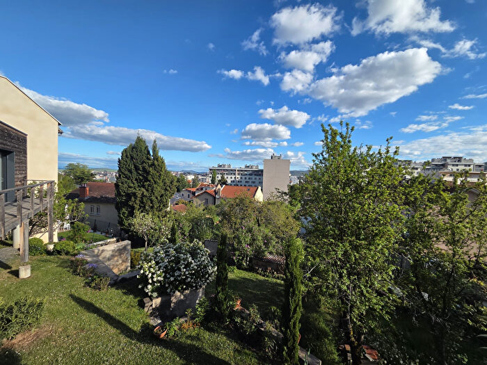 Clermont-Ferrand, Cotes de Clermont : Maison 7 pièces à vendre