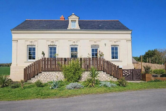 Maison 6 pièces à Gennes, à vendre