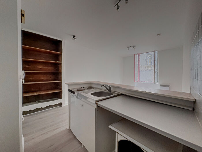 Appartement à louer - Clermont-Ferrand, Delille, Cathédrale, La Gare - 1 pièce