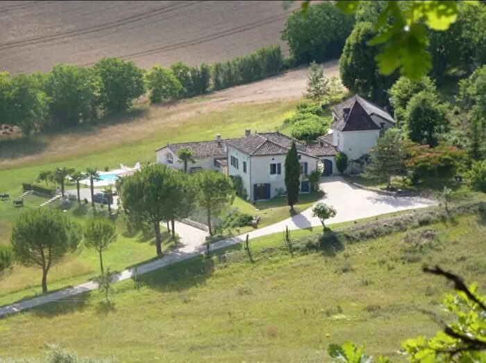 Maison à vendre - Valprionde - 12 pièces - 6 chambres