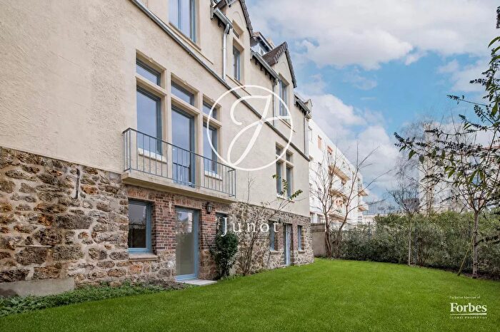 Appartement 4 pièces à vendre à Saint-Cloud, Pasteur, Magenta