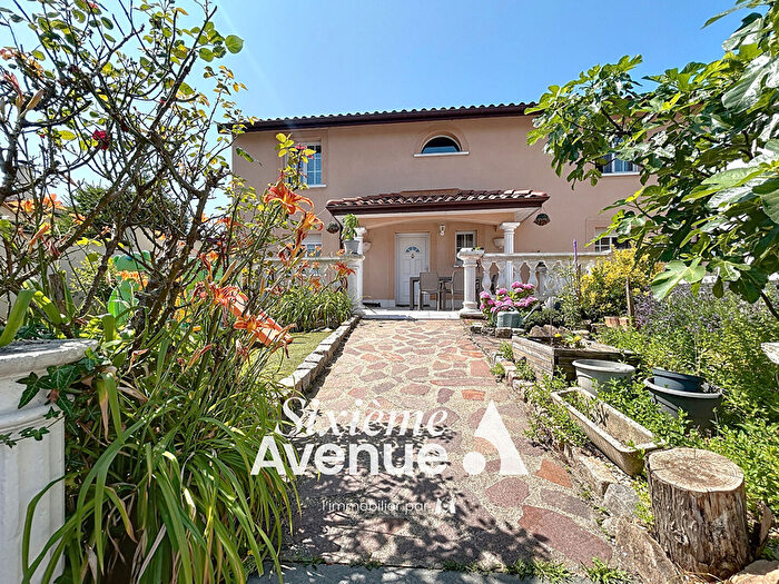 Maison à vendre - Décines-Charpieu, Bonneveau - 8 pièces - 5 chambres