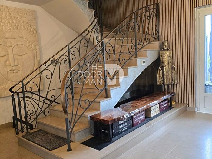 Maison à vendre - Mehun-sur-Yèvre - 7 pièces - 4 chambres