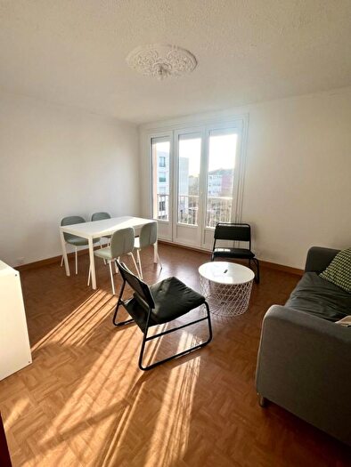 Appartement à louer - Quartiers Nord-Est, Maurepas - 5 pièces - 1 chambre