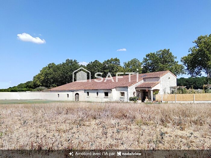 Maison 7 pièces à Mosnac, à vendre