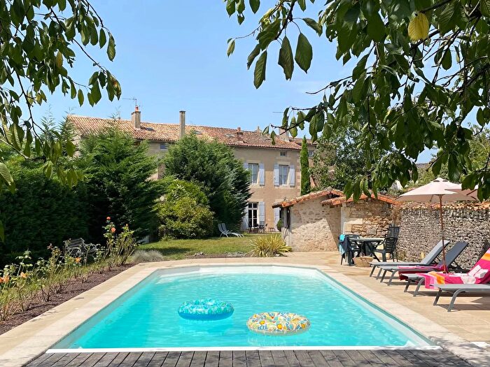 Maison 12 pièces à vendre - Sanxay